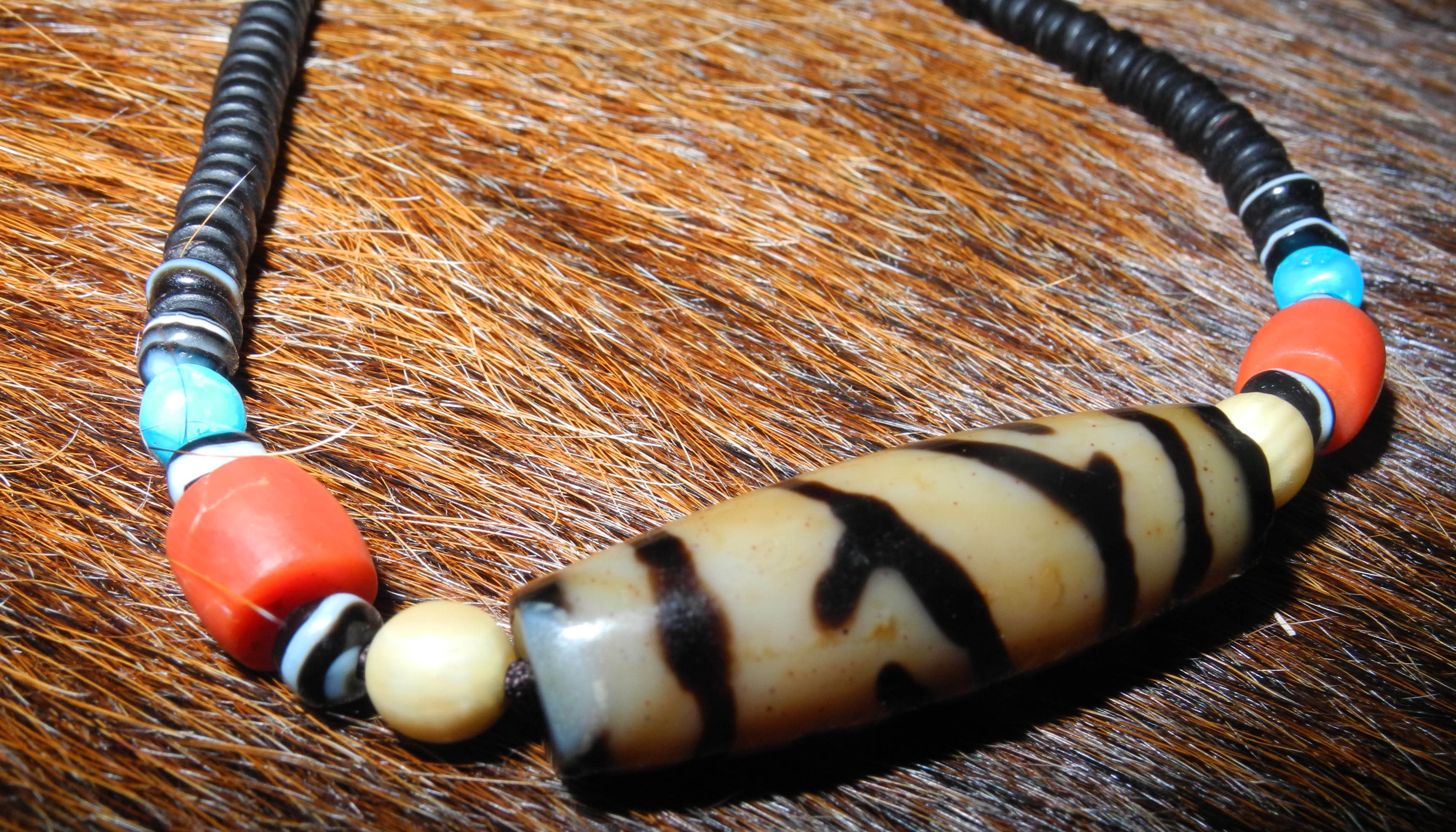 Twin Fish Tiger Skin dZi Collectable, Antique, dZi beads